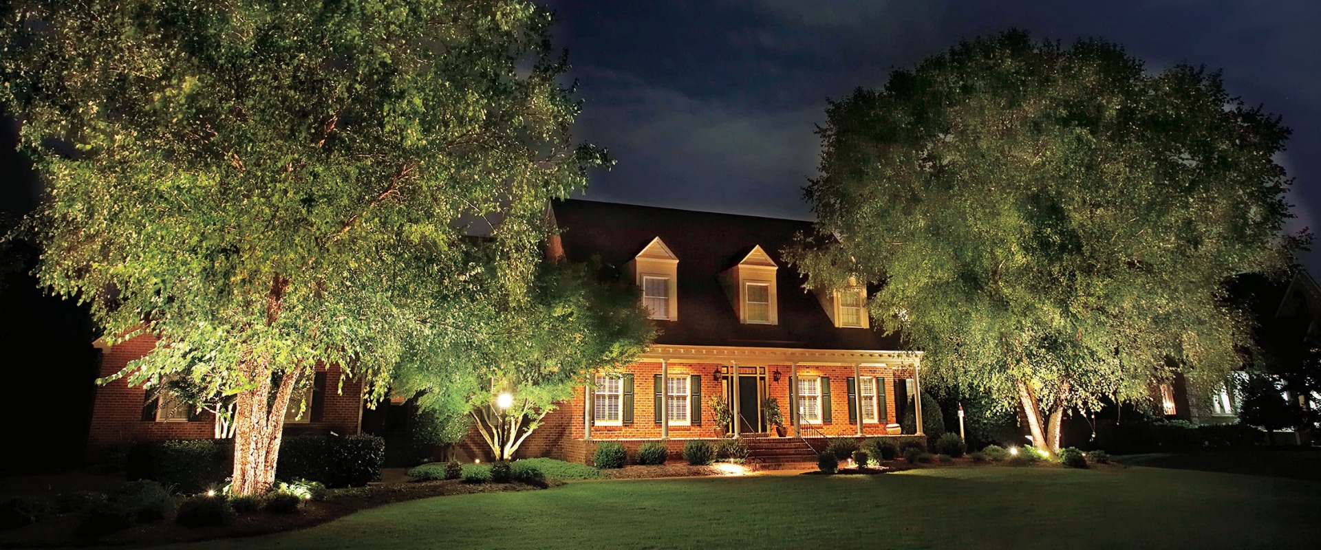 What is the best color for landscape lighting?